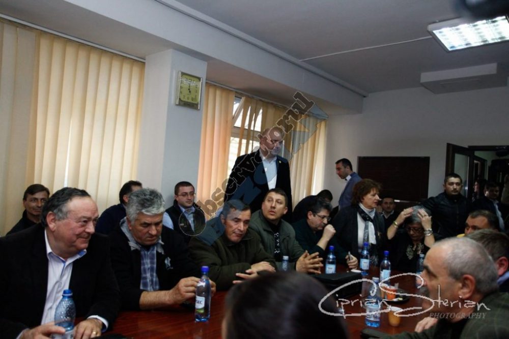 Teodor Atanasiu și Ion Vasile la discuții cu liberalii pentru preluarea ...